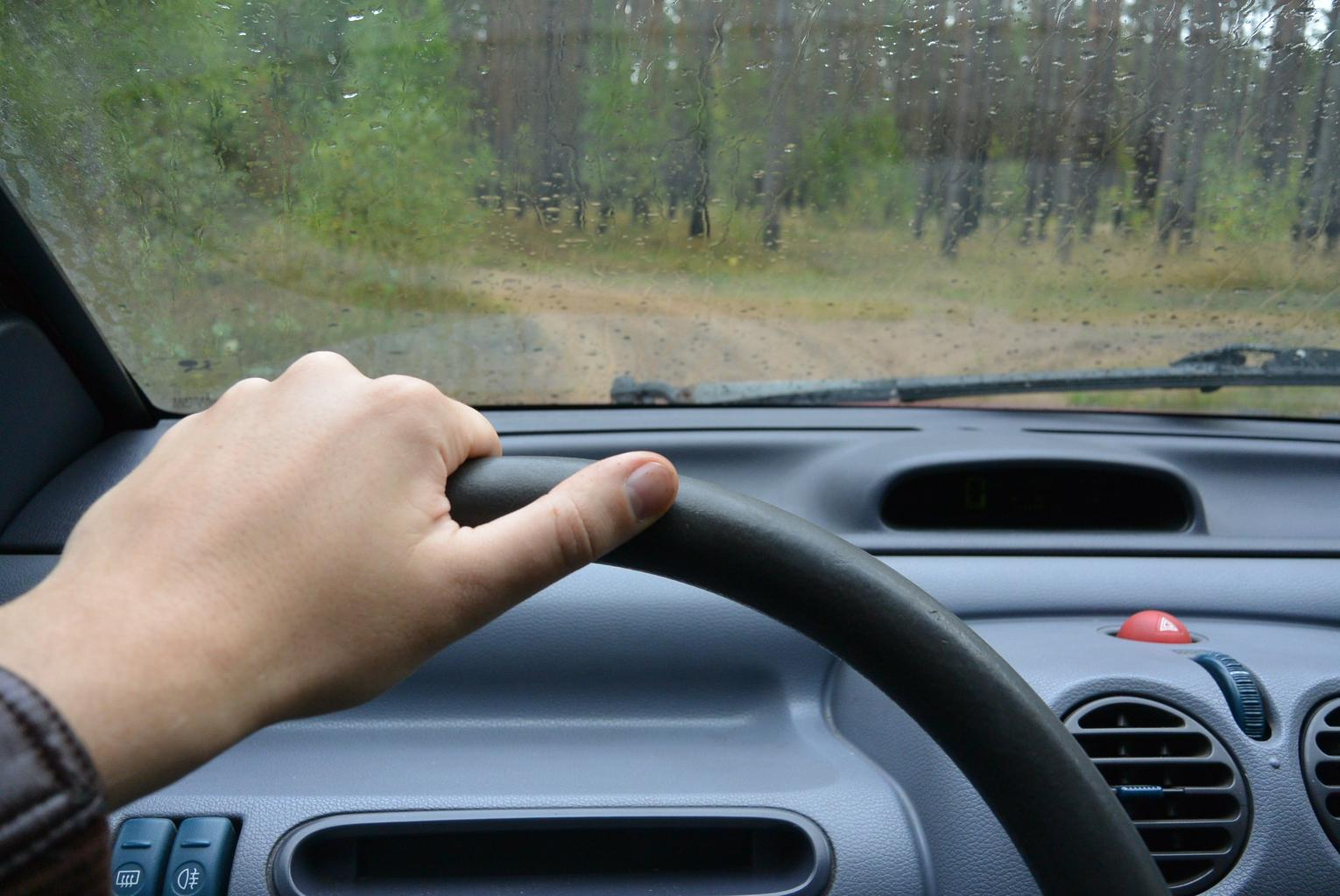 What is the proper way to steer a car? - Auto Gear Up